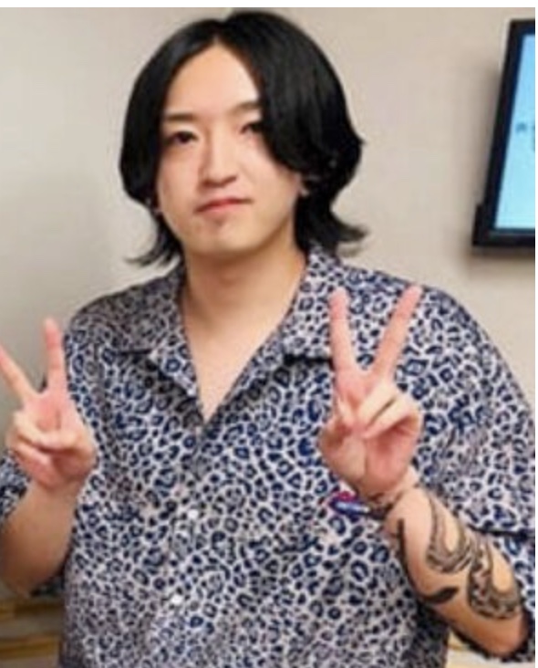 YOASOBI AYASEタトゥーが増えた！太陽と鱗の意味や首に入れた理由は！ - oya-pri.com